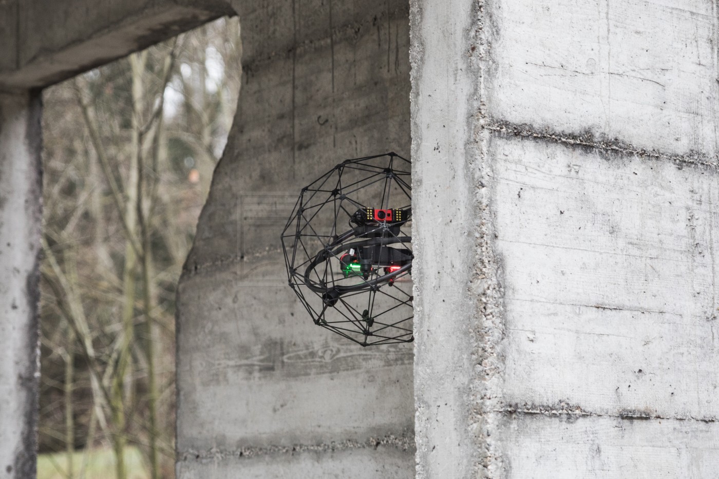 Обследование мостов и путепроводов при помощи квадрокоптера Elios